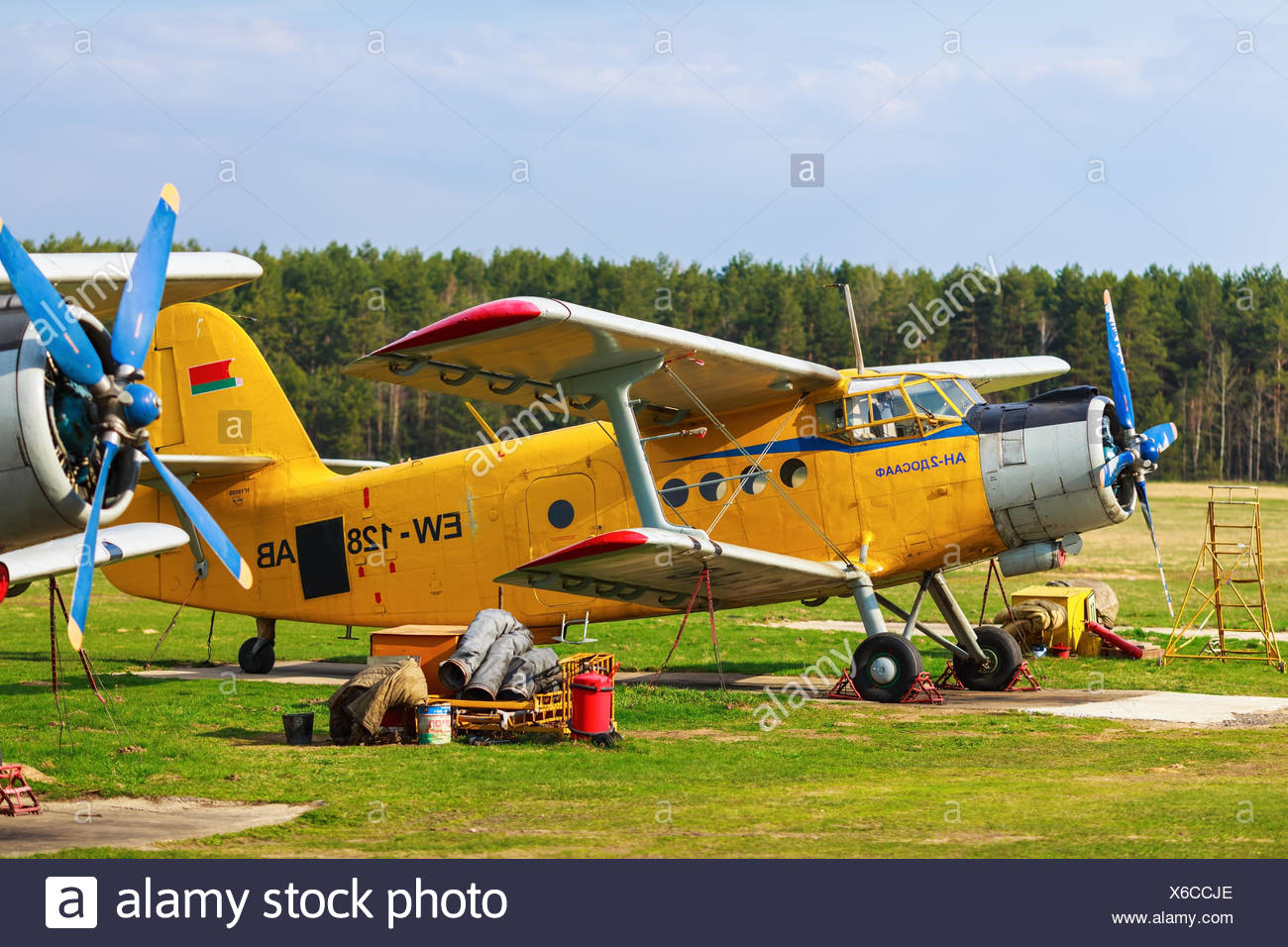 Vintage Aircraft Landing High Resolution Stock Photography and Images ...