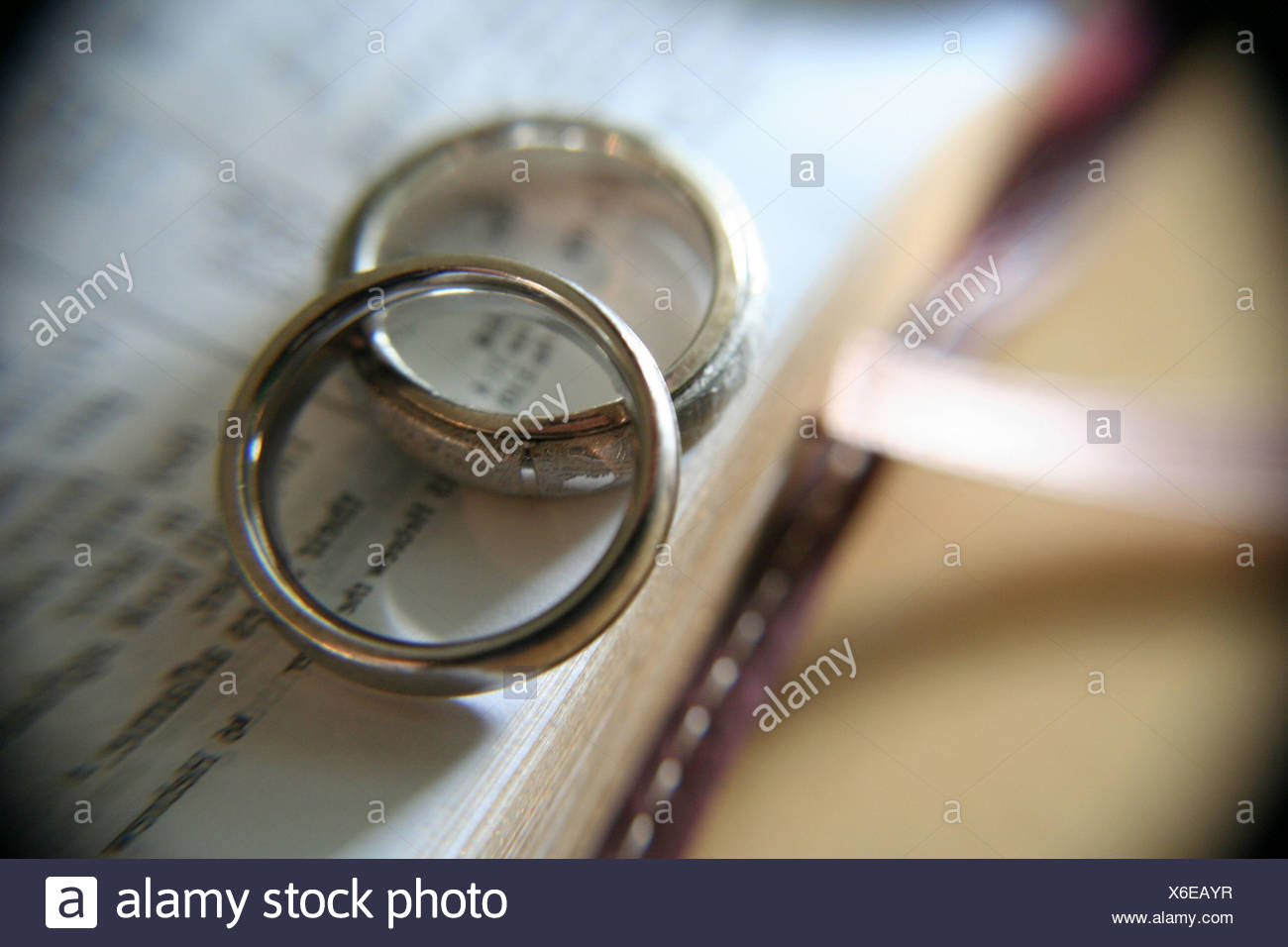 Gold Two Rings High Resolution Stock Photography and Images - Alamy