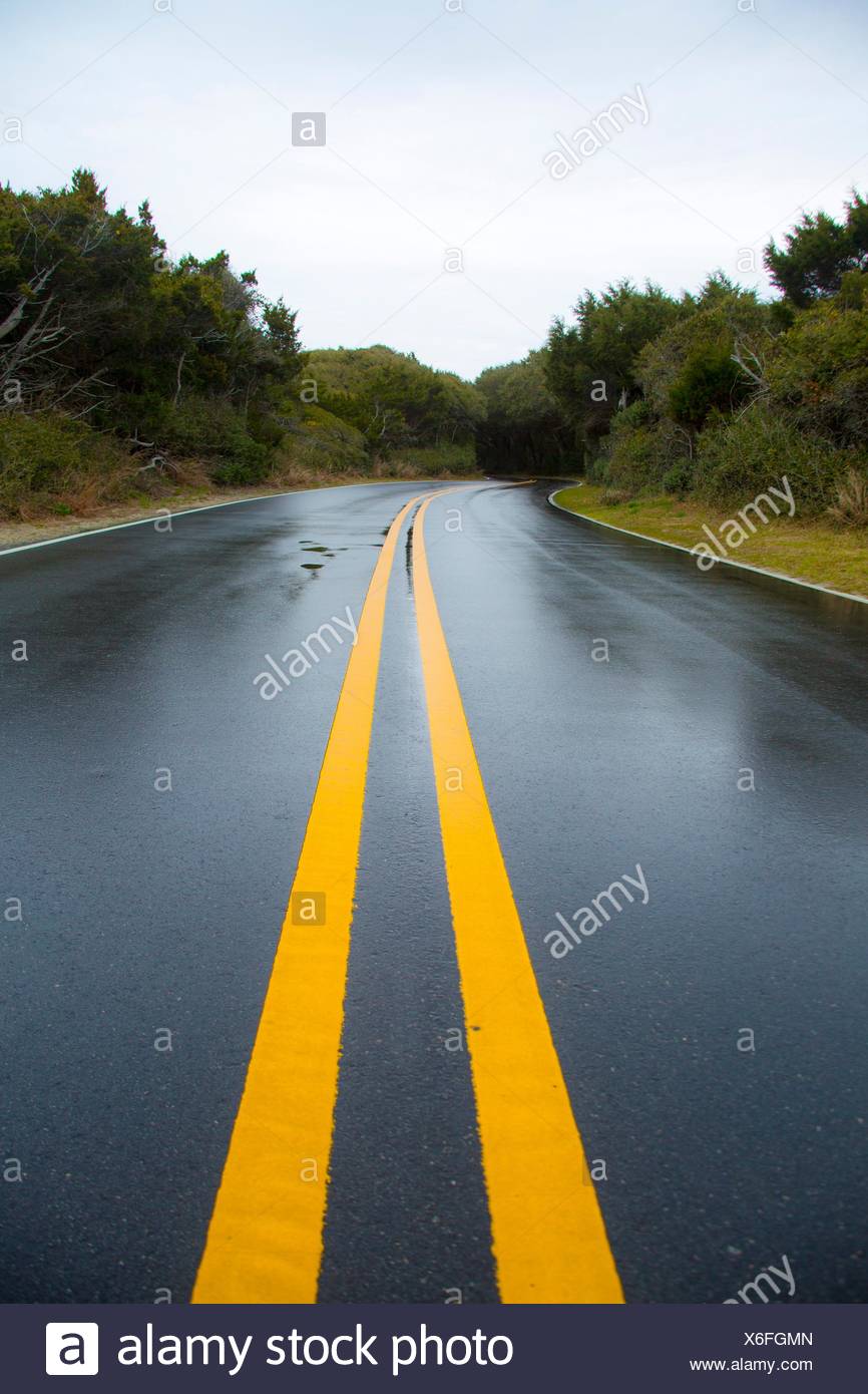 Yellow Double Barrier Line Stock Photos & Yellow Double Barrier Line ...