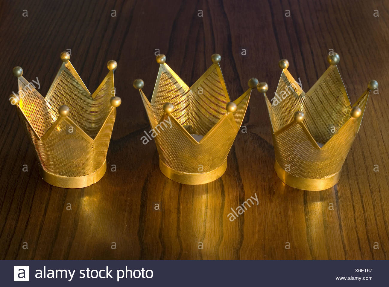 Gold Crowns Stock Photos & Gold Crowns Stock Images - Alamy