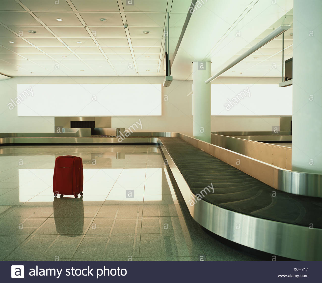 Luggage Carousels Stock Photos & Luggage Carousels Stock Images - Alamy