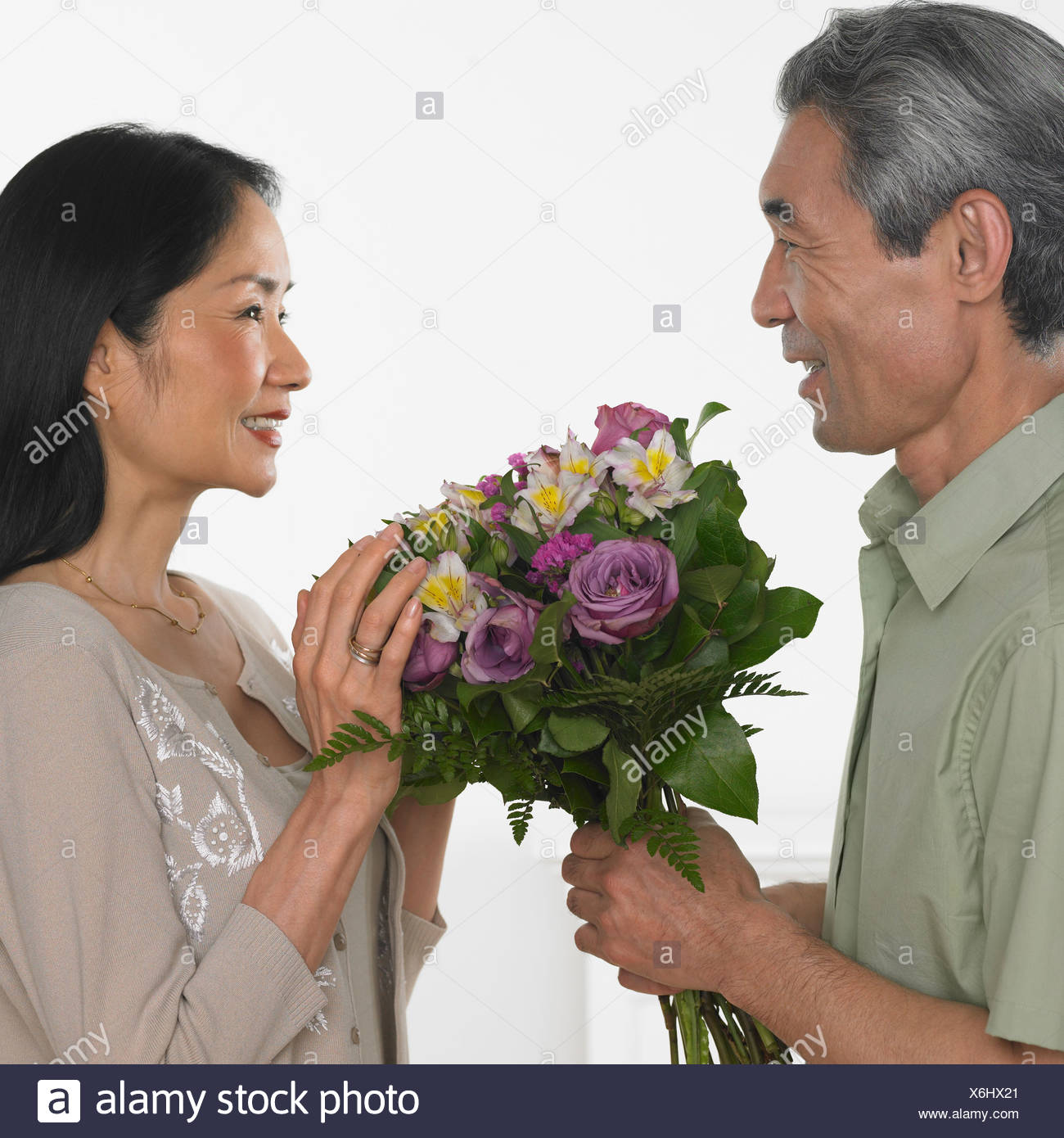 Man Giving Woman Flowers High Resolution Stock Photography and Images ...