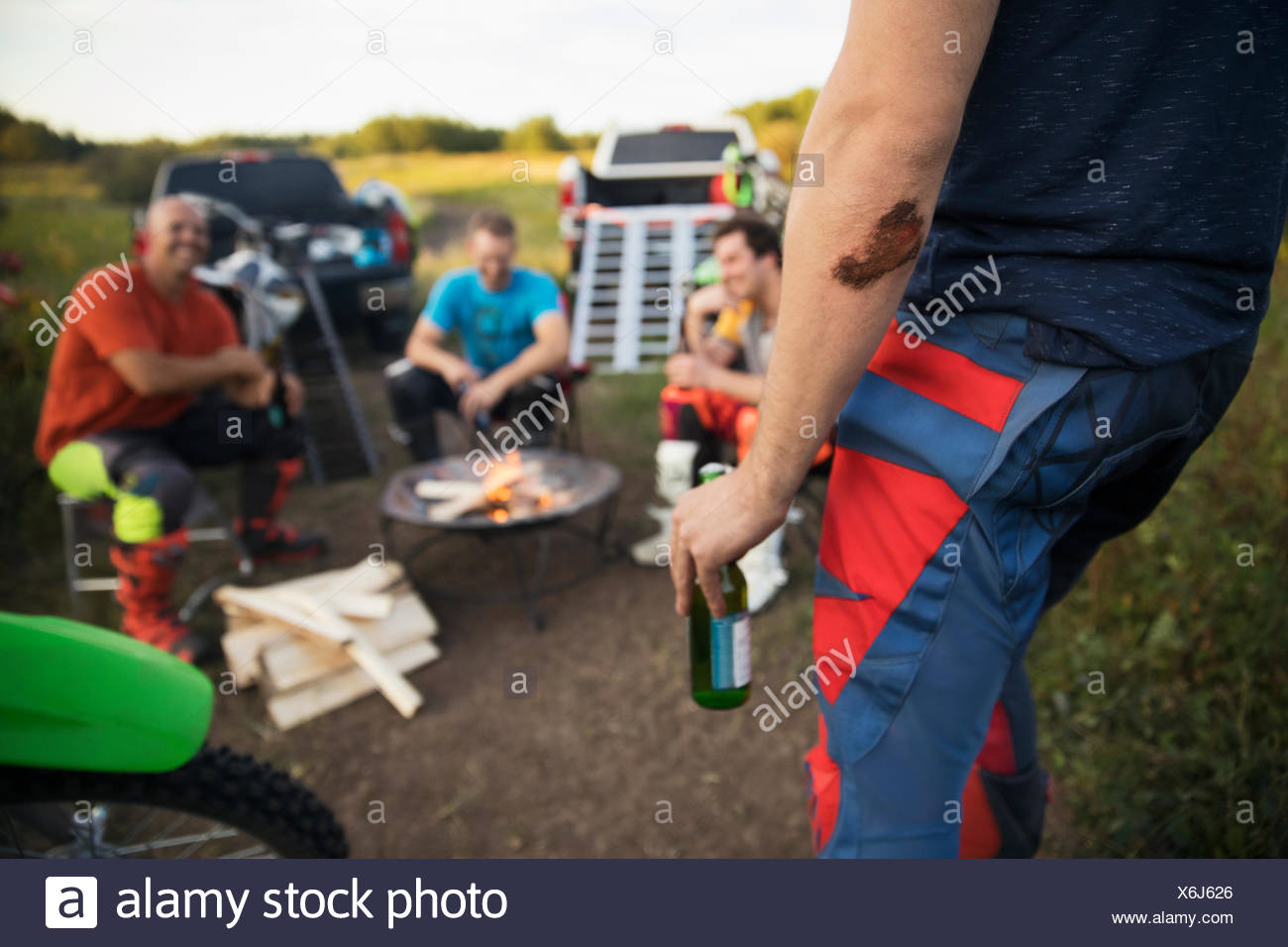 Around A Campfire Stock Photos & Around A Campfire Stock Images - Alamy