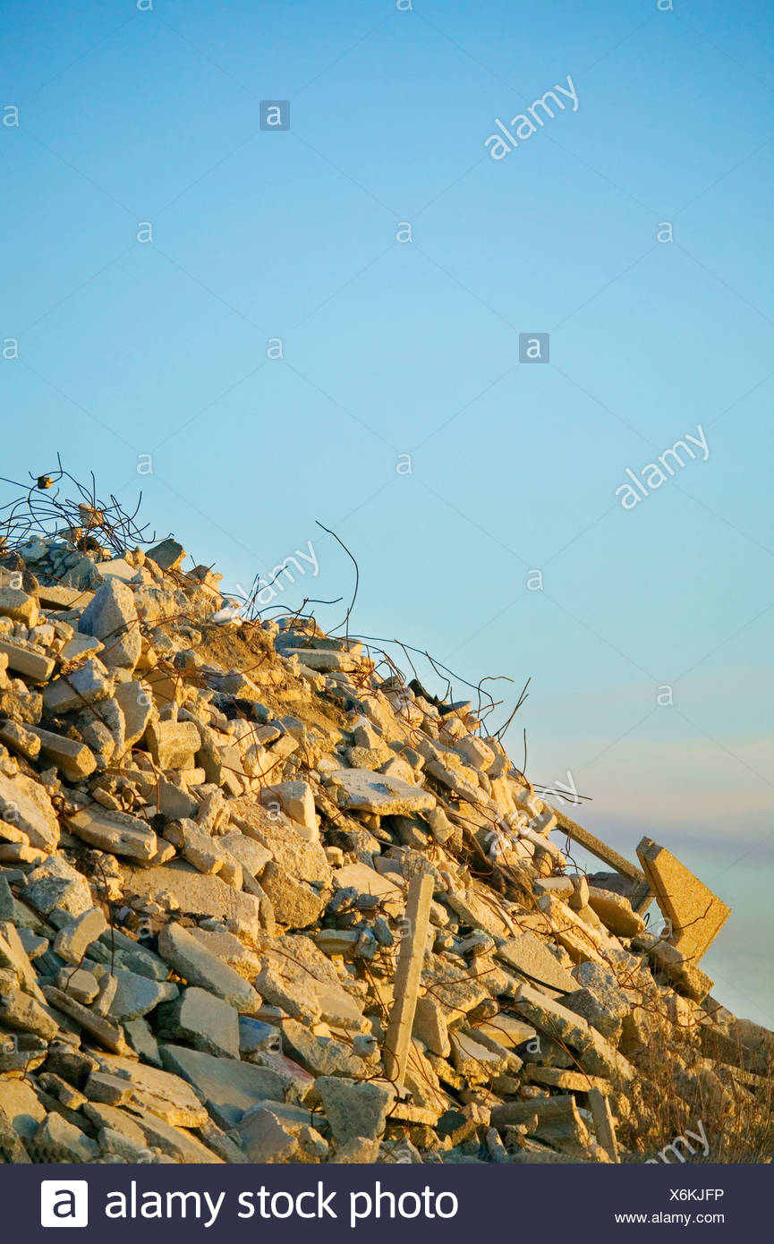 Rubble Pile Stock Photos & Rubble Pile Stock Images - Alamy