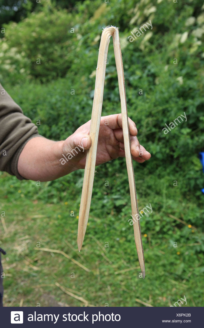 Hand Thatching High Resolution Stock Photography and Images - Alamy