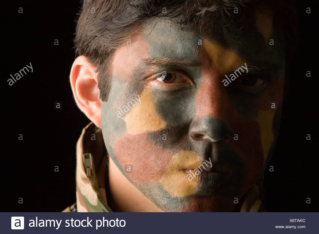 Camouflage Face Paint Stock Photos & Camouflage Face Paint Stock Images ...