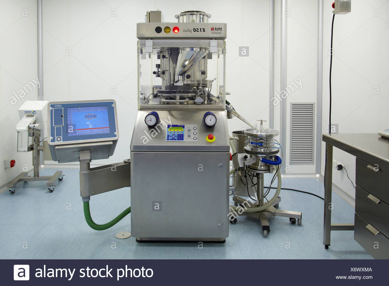 Drug Manufacturing Clean Room High Resolution Stock Photography and ...
