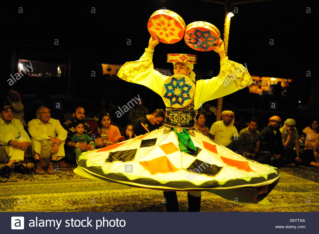 Traditional Dance Uae Stock Photos & Traditional Dance Uae Stock Images ...
