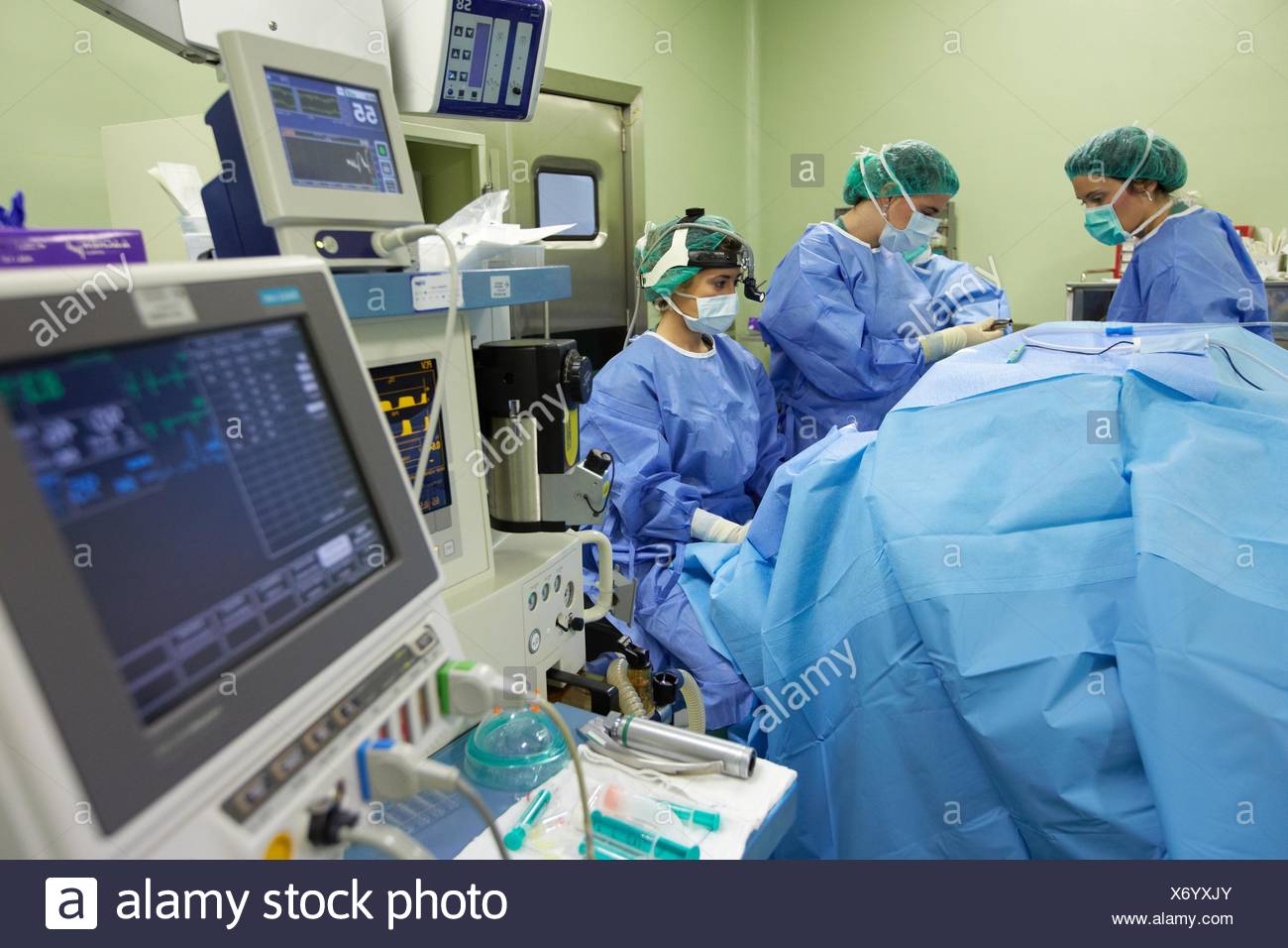 Tonsil Operation High Resolution Stock Photography and Images - Alamy