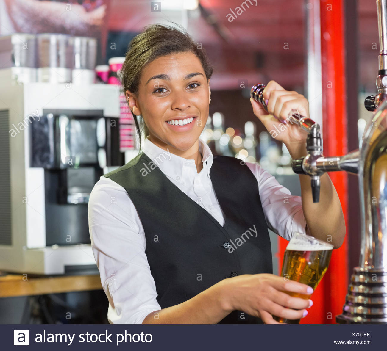 Pulling The Tap High Resolution Stock Photography and Images - Alamy