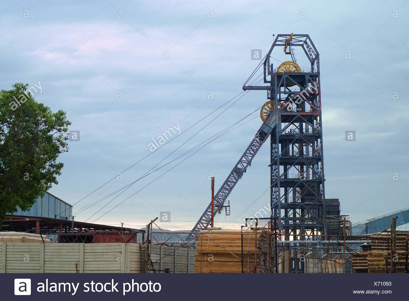 Gold Mine Hoist Stock Photos & Gold Mine Hoist Stock Images - Alamy