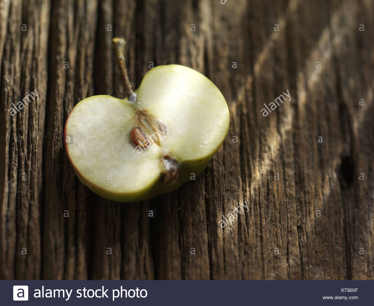 Apple Cut In Half Stock Photos & Apple Cut In Half Stock Images - Alamy