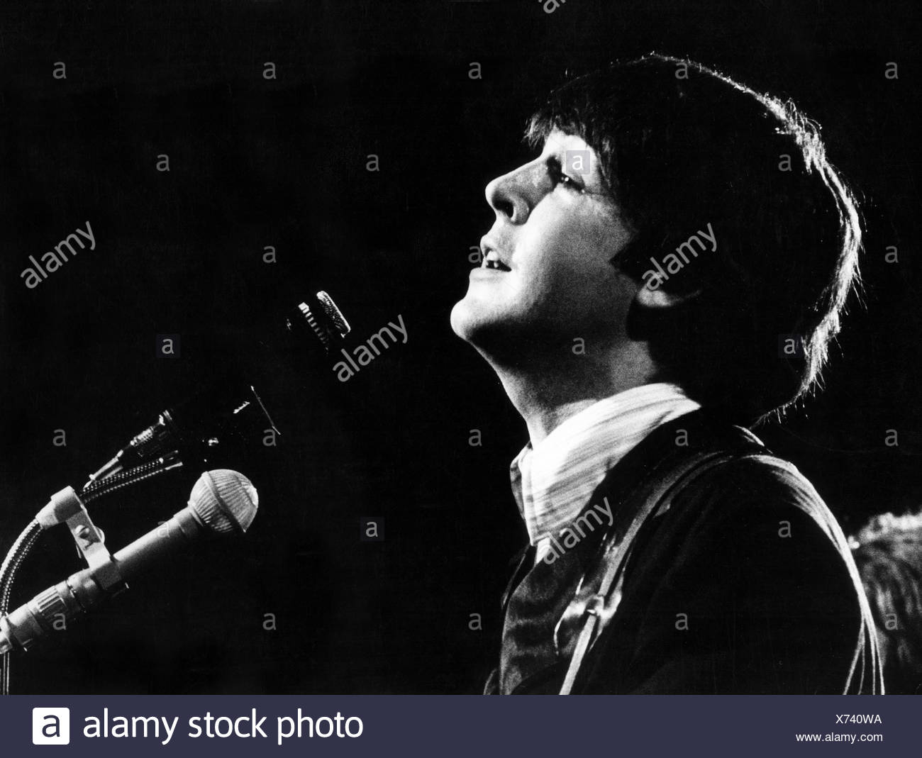 Paul Mccartney 1966 High Resolution Stock Photography and Images - Alamy