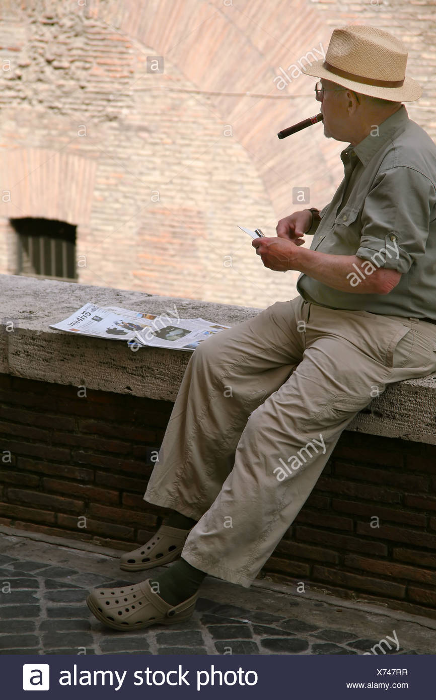 Old Men Smoke Cigars Stock Photos & Old Men Smoke Cigars Stock Images - Alamy