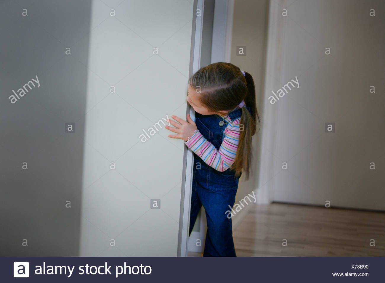 Peeking Around Corner Stock Photos & Peeking Around Corner Stock Images ...