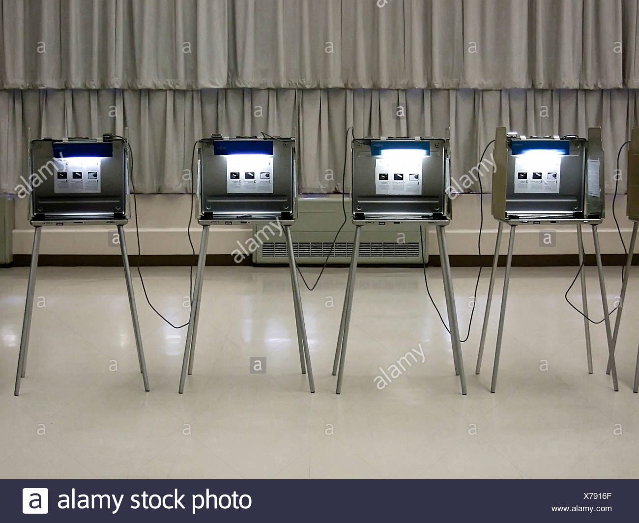Voting Booths Stock Photos & Voting Booths Stock Images - Alamy