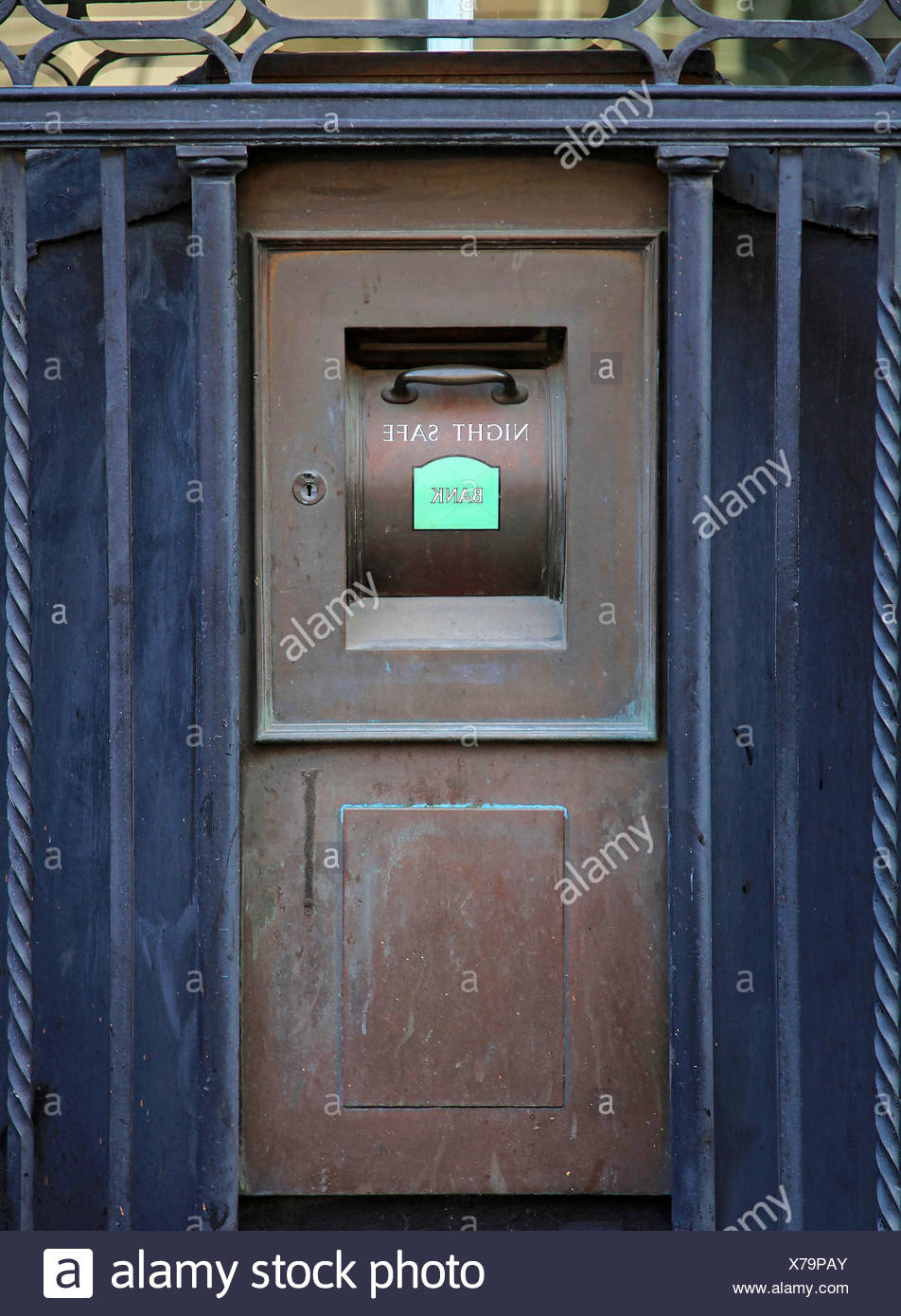 Night Deposit Box Stock Photos & Night Deposit Box Stock Images - Alamy