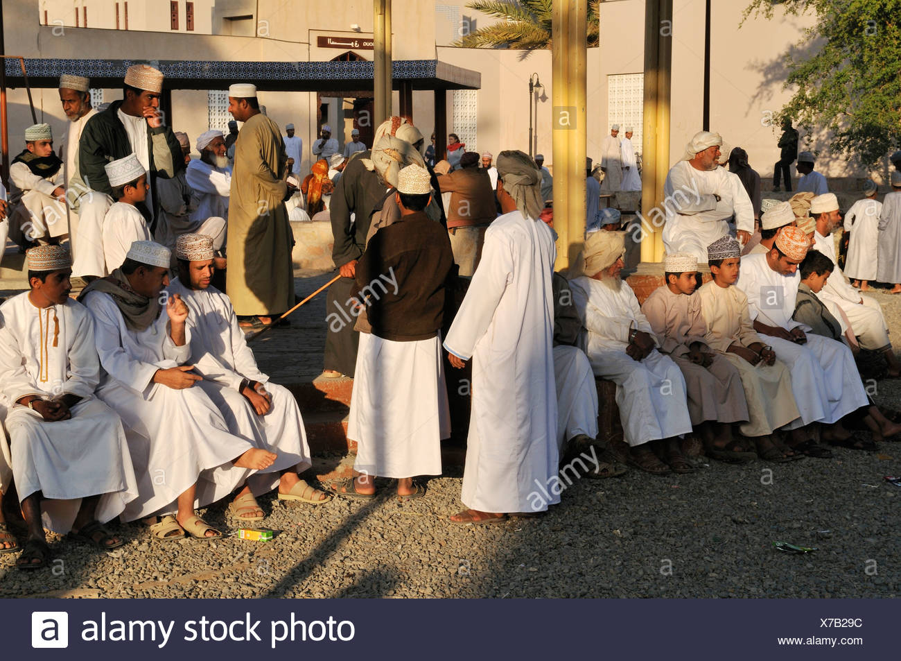 Omani Man In Traditional Dress High Resolution Stock Photography and ...