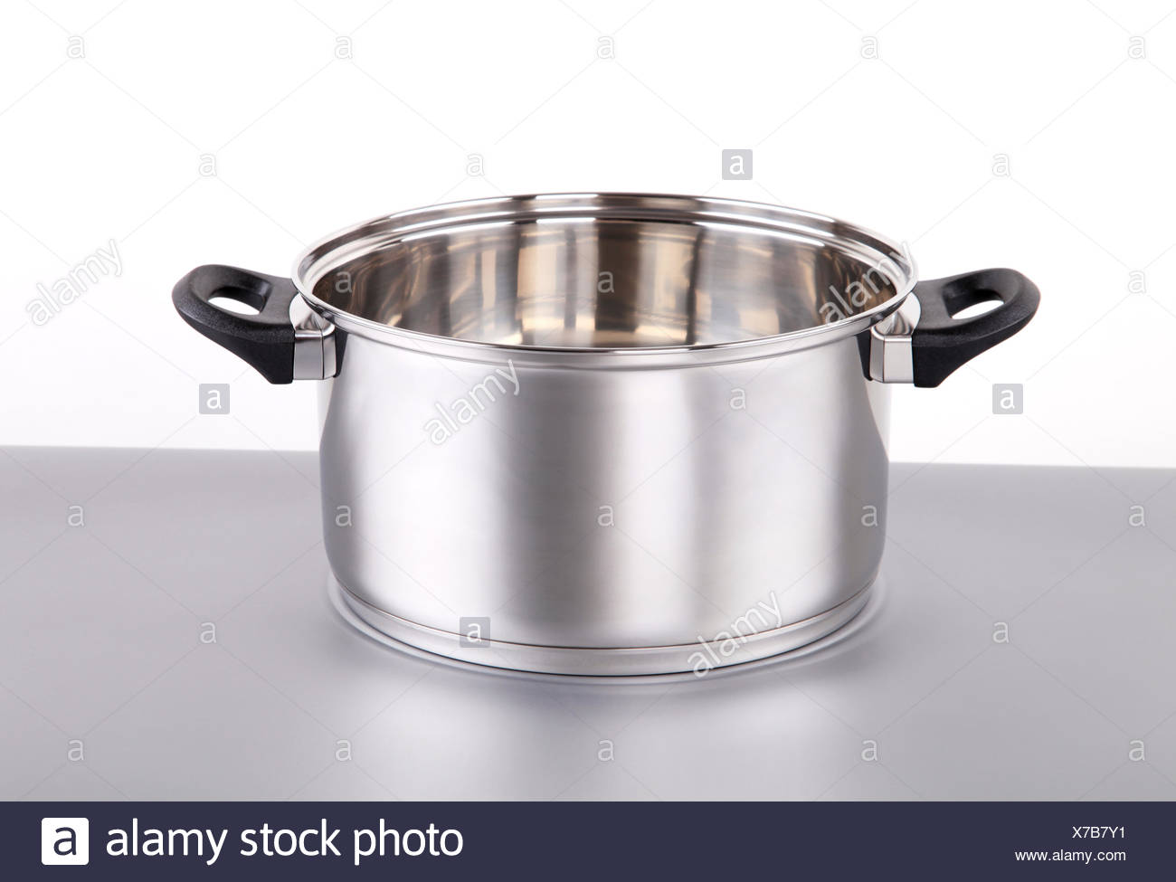 Pot With Handles High Resolution Stock Photography and Images - Alamy