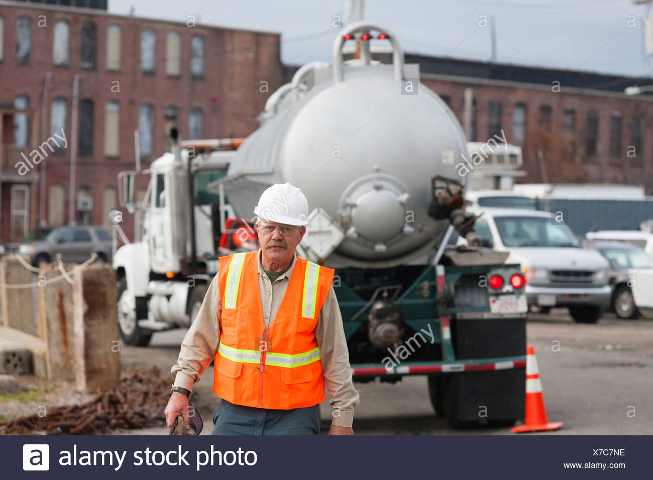 Hazardous Waste Truck Stock Photos & Hazardous Waste Truck Stock Images ...
