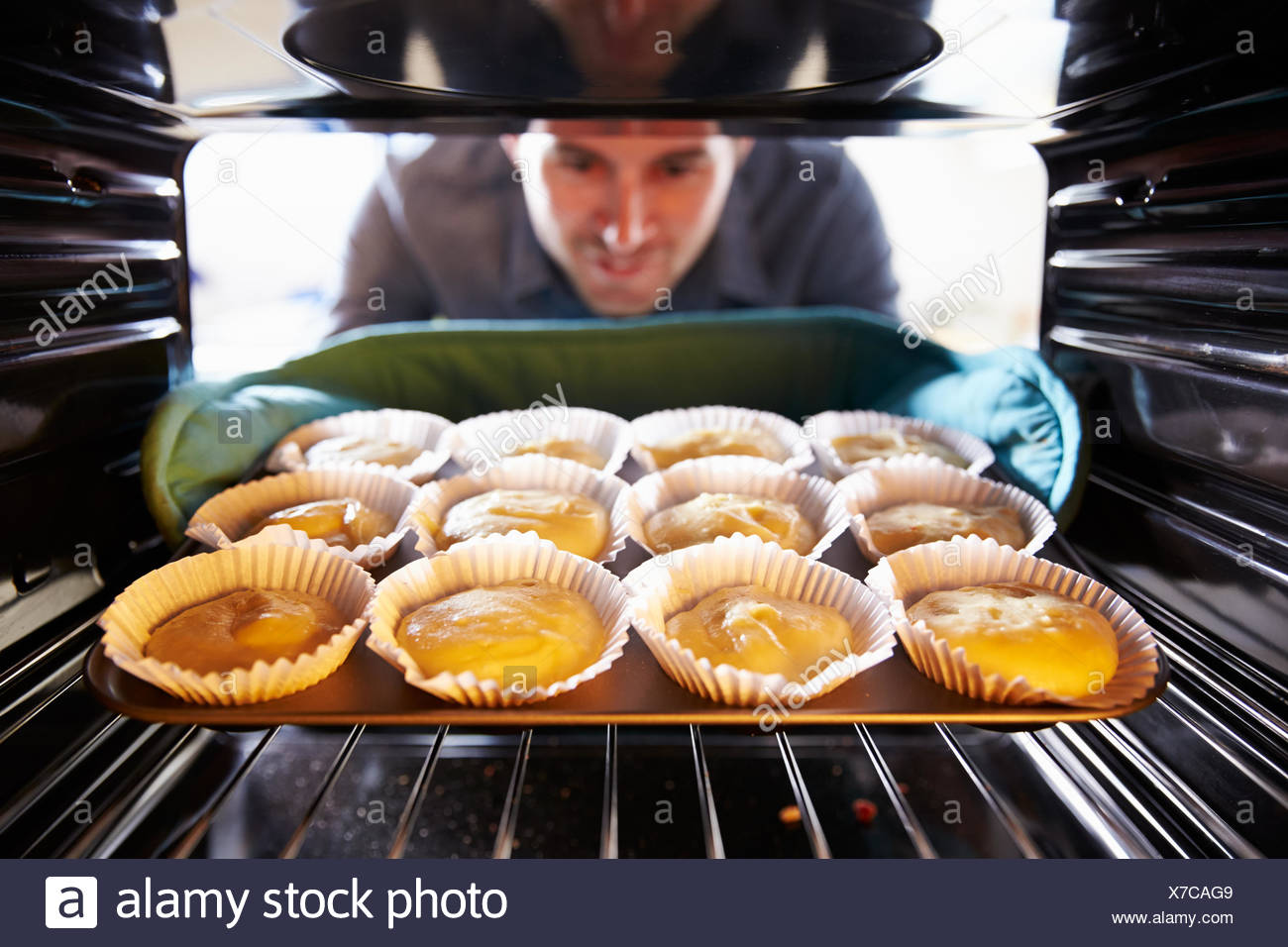 Man Opening Oven High Resolution Stock Photography and Images - Alamy