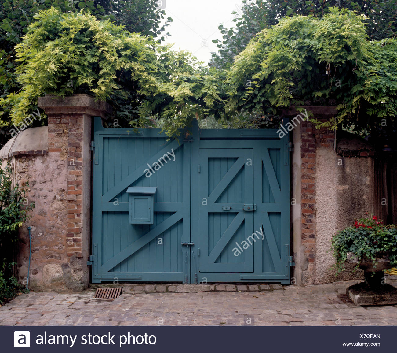 Large Wooden Gates High Resolution Stock Photography and Images - Alamy