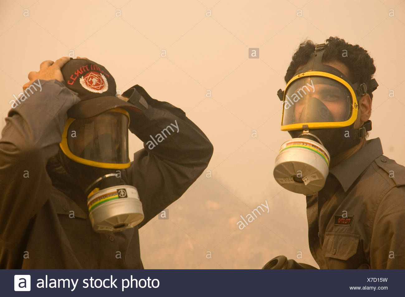 Wearing Gas Masks Stock Photos & Wearing Gas Masks Stock Images - Alamy
