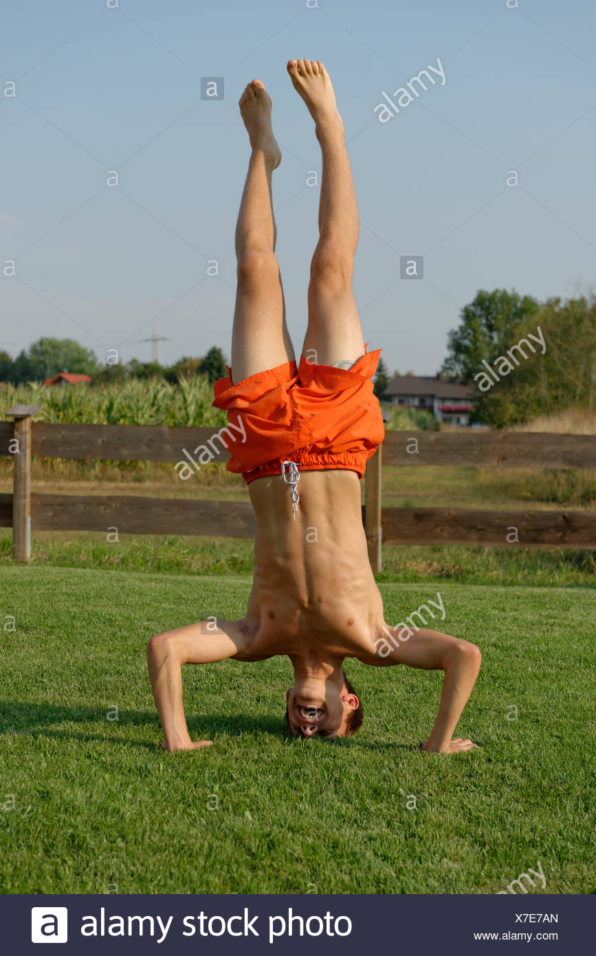 Headstand Stock Photos & Headstand Stock Images - Alamy