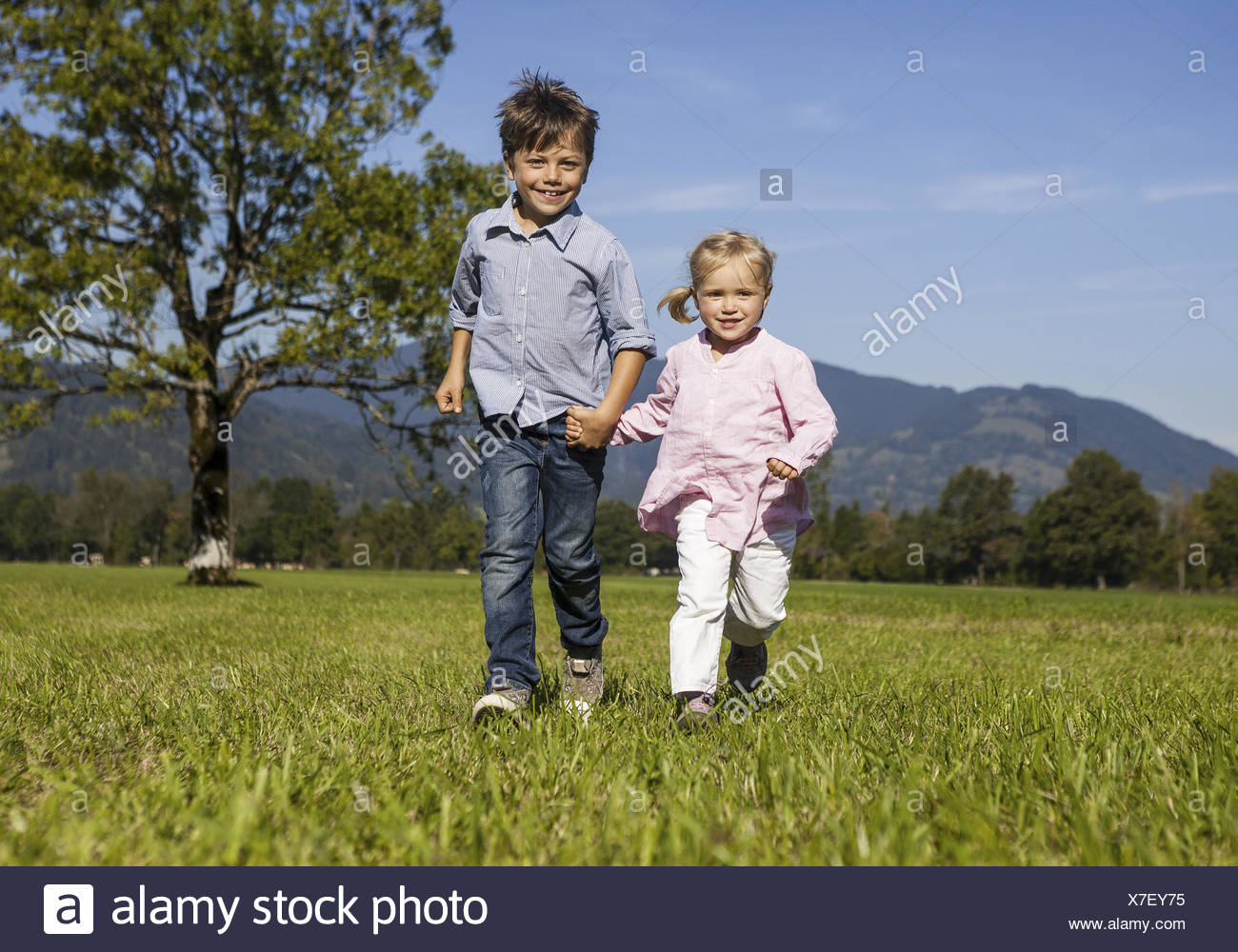 Zwei Kinder High Resolution Stock Photography and Images - Alamy