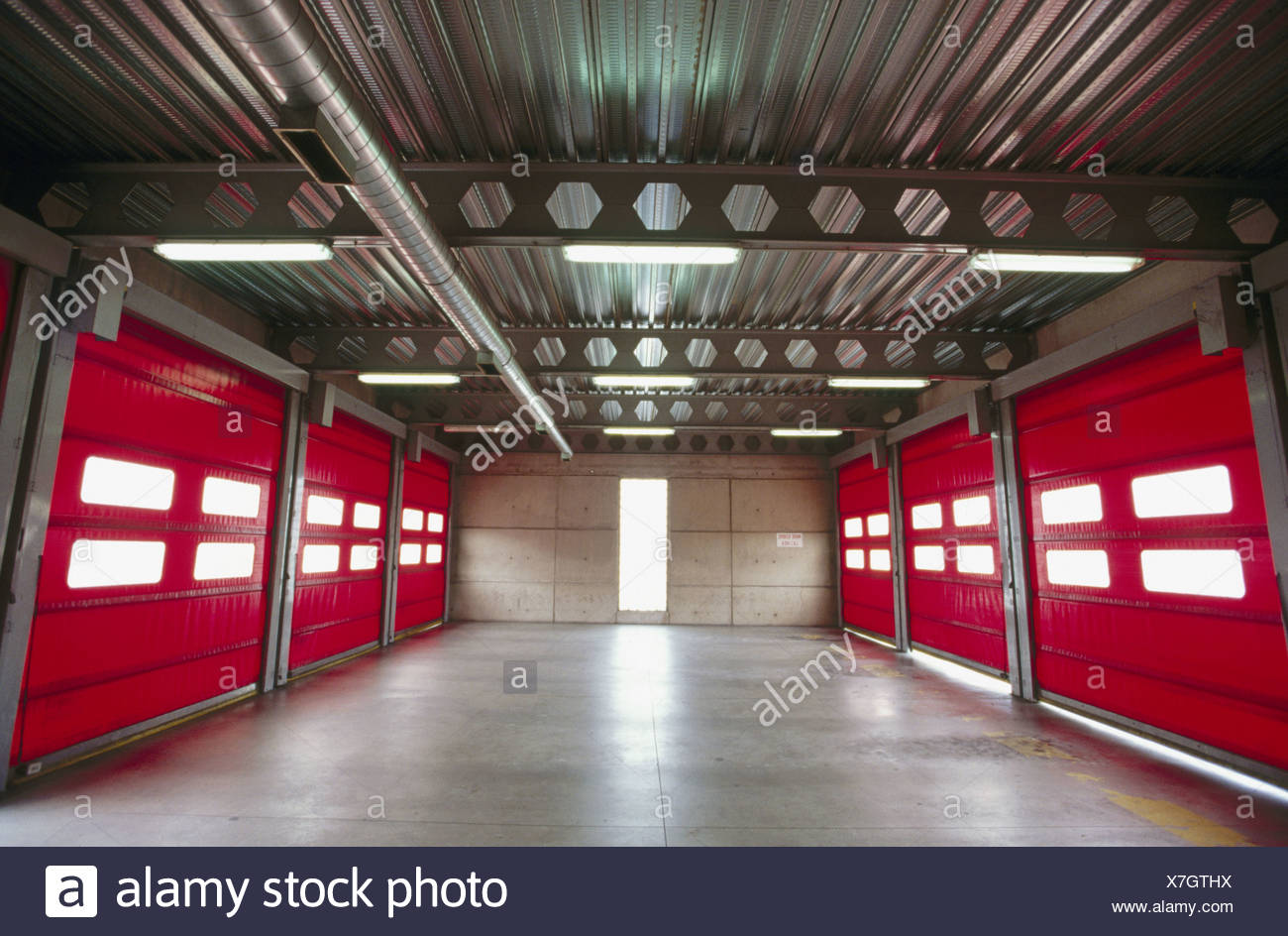 Ambulance Garage Stock Photos & Ambulance Garage Stock Images - Alamy