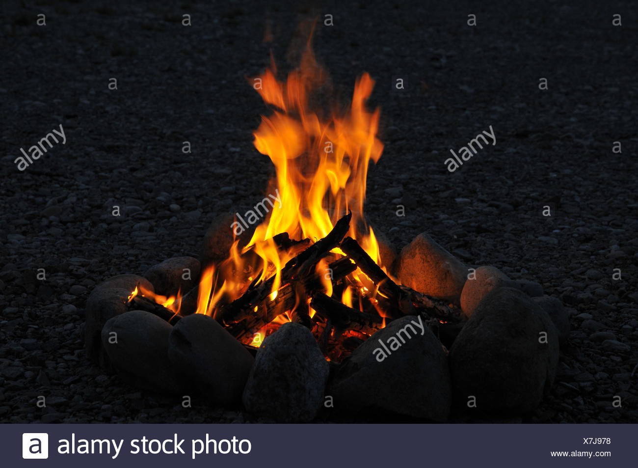 Campfire Circle Stock Photos & Campfire Circle Stock Images - Alamy