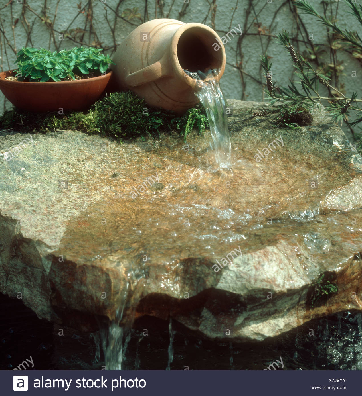 Garden Water Feature Pot High Resolution Stock Photography and Images ...