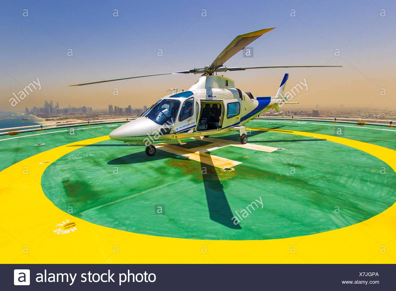 Helipad On Roof Stock Photos & Helipad On Roof Stock Images - Alamy