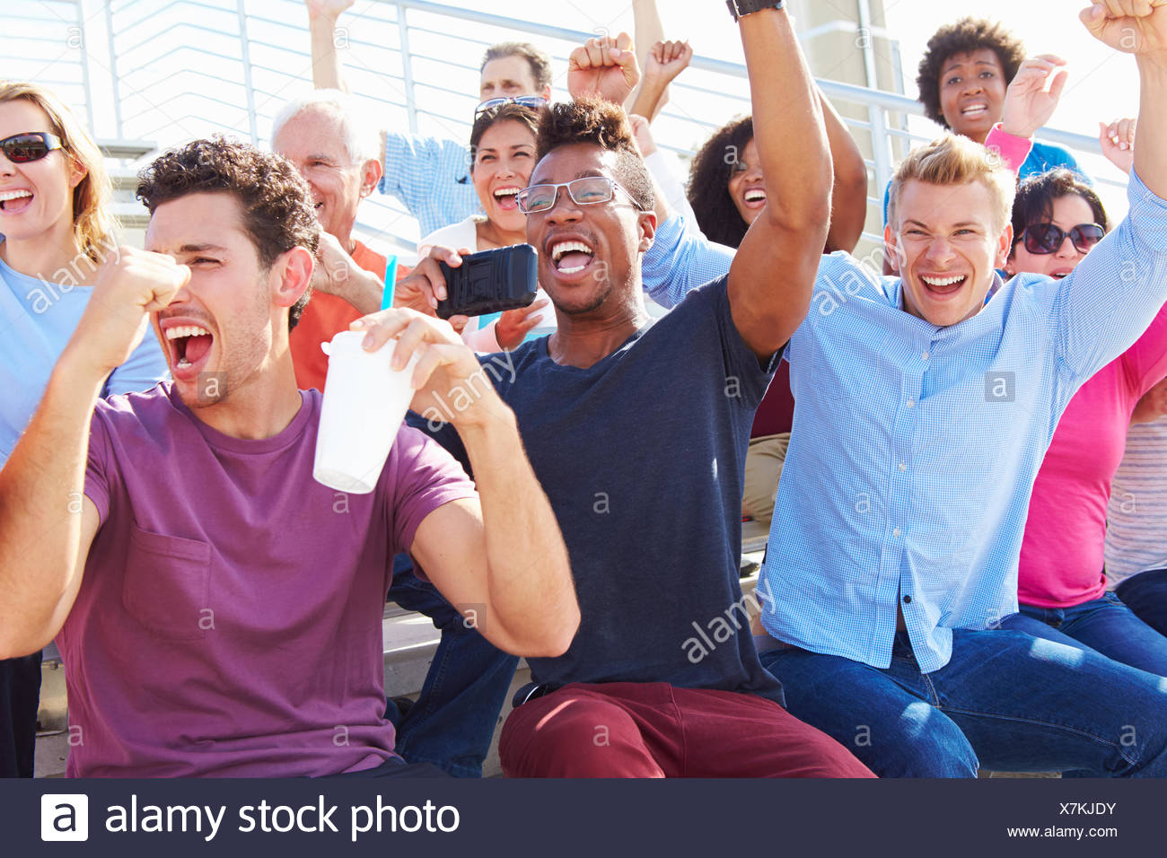 Audience Clapping For Man High Resolution Stock Photography and Images ...
