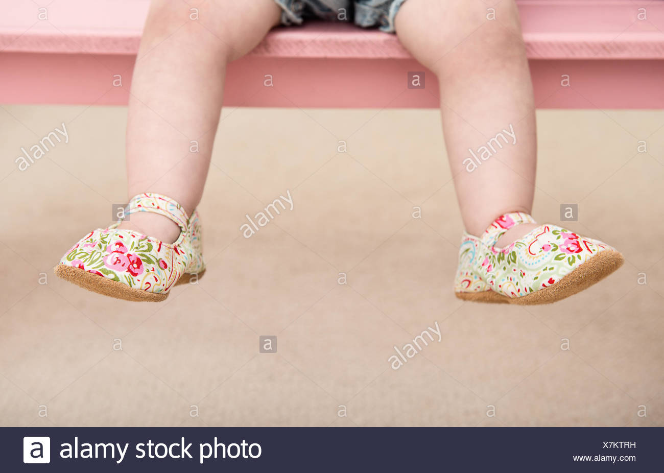 Feet Hanging Off High Resolution Stock Photography and Images - Alamy