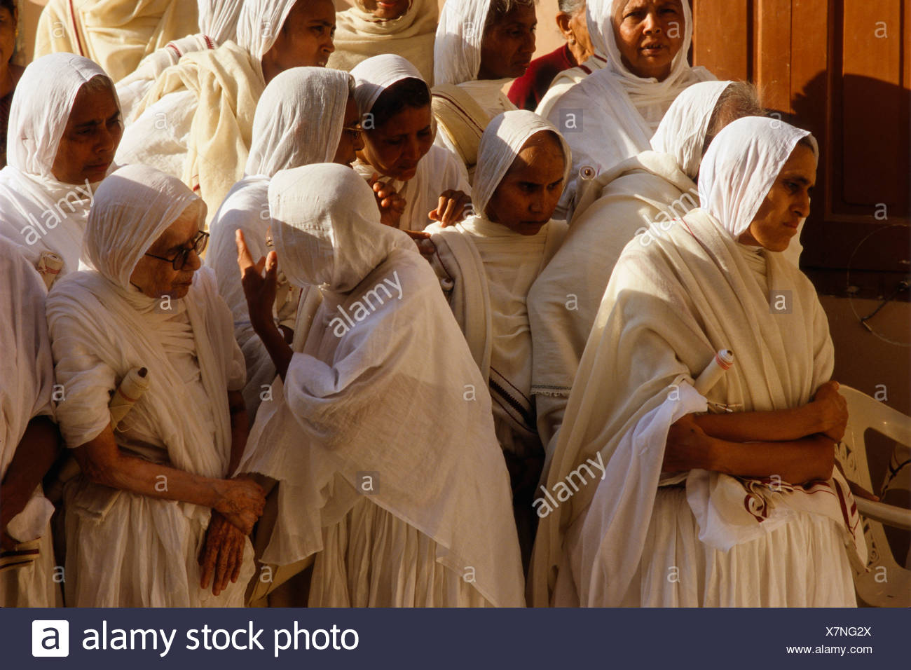 India Jain Nuns High Resolution Stock Photography and Images - Alamy