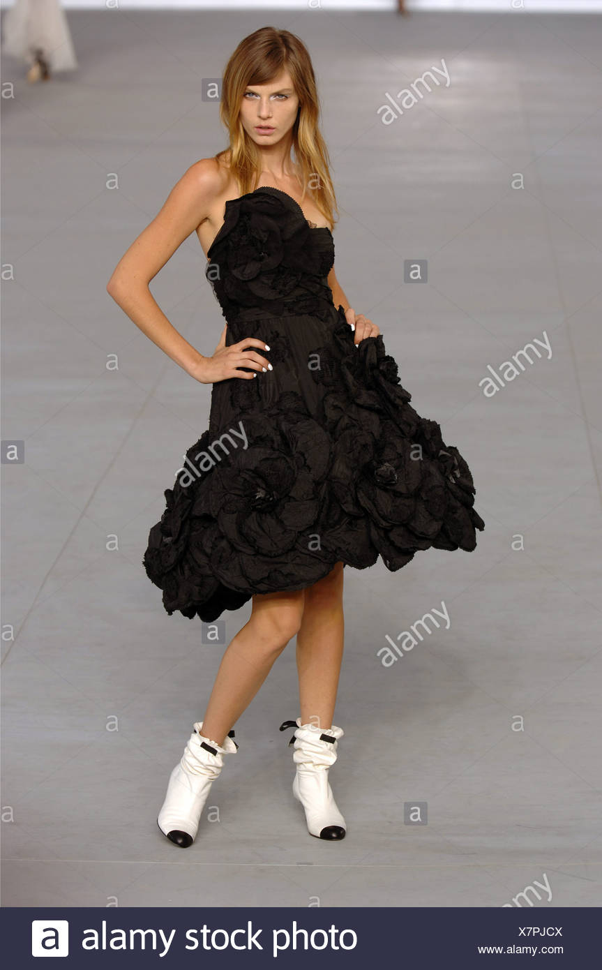 Wearing A Basque Stock Photos & Wearing A Basque Stock Images - Alamy