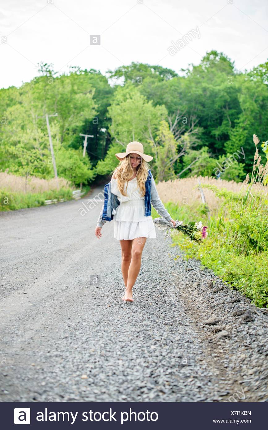 Walking Barefoot Stock Photos & Walking Barefoot Stock Images - Alamy