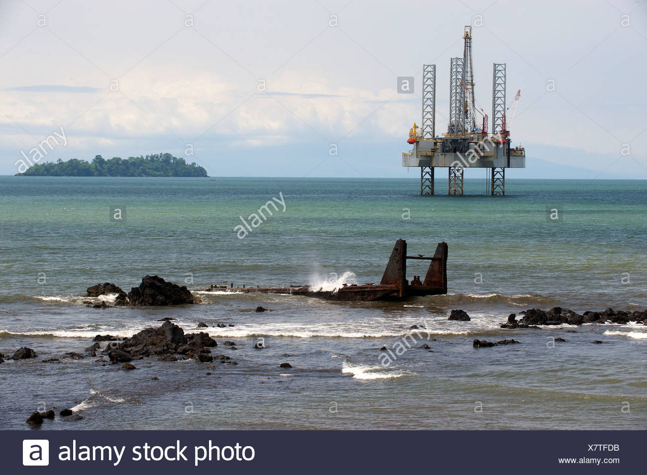 Oil Drilling Platform On Sea High Resolution Stock Photography and ...