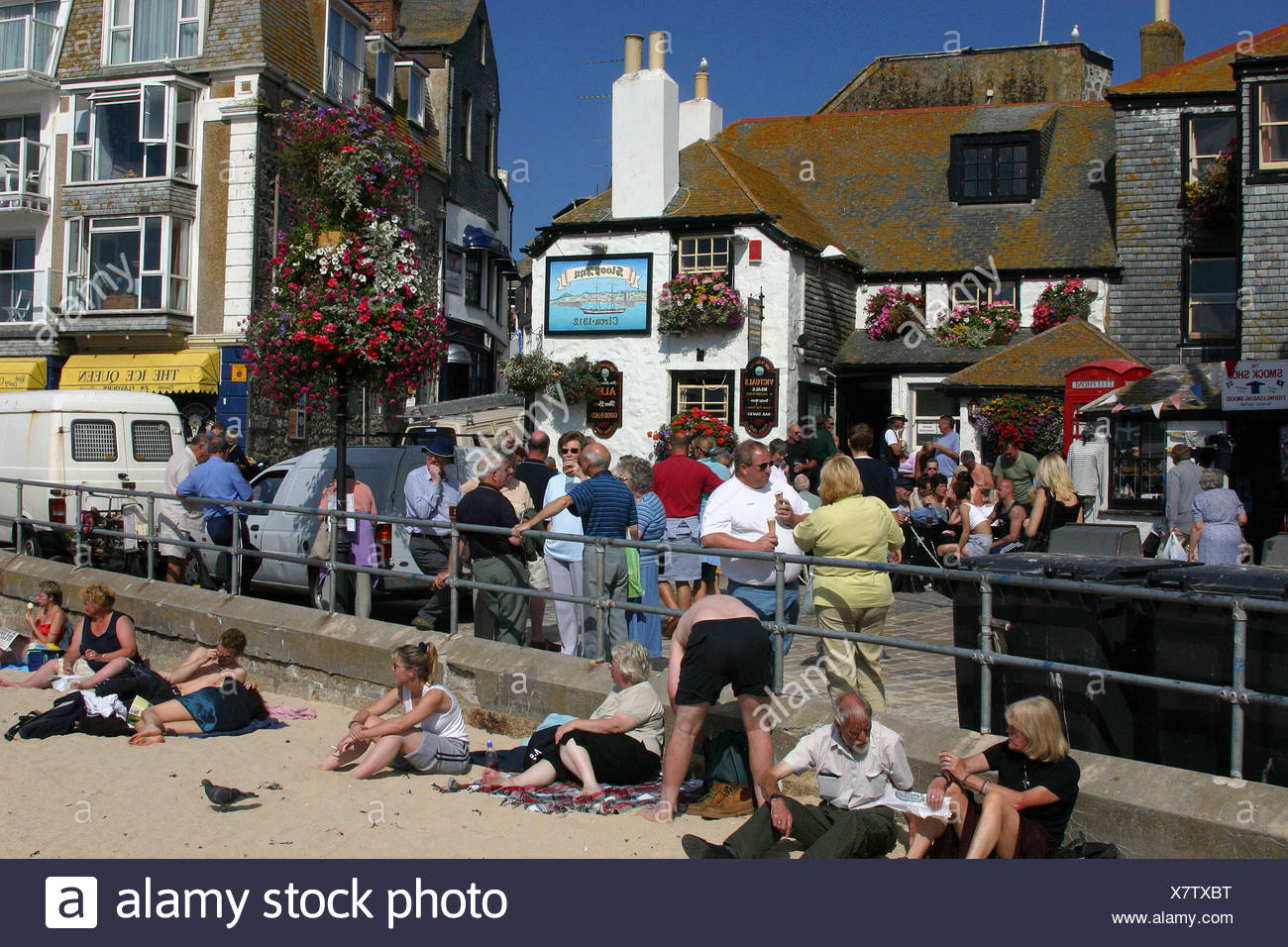 Outside Pub Stock Photos & Outside Pub Stock Images - Alamy