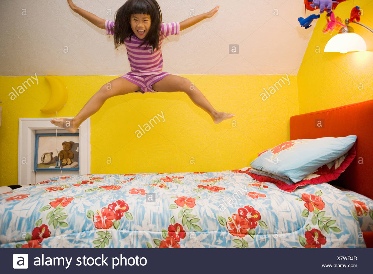 Black Children Jumping On Bed Stock Photos & Black Children Jumping On ...