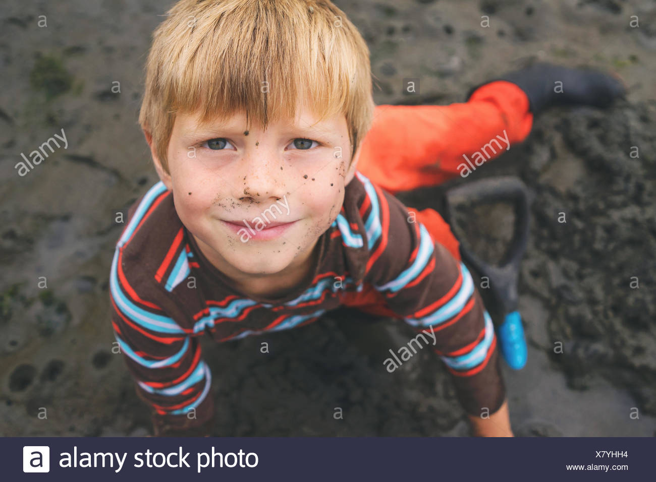 Boy Digging High Resolution Stock Photography and Images - Alamy