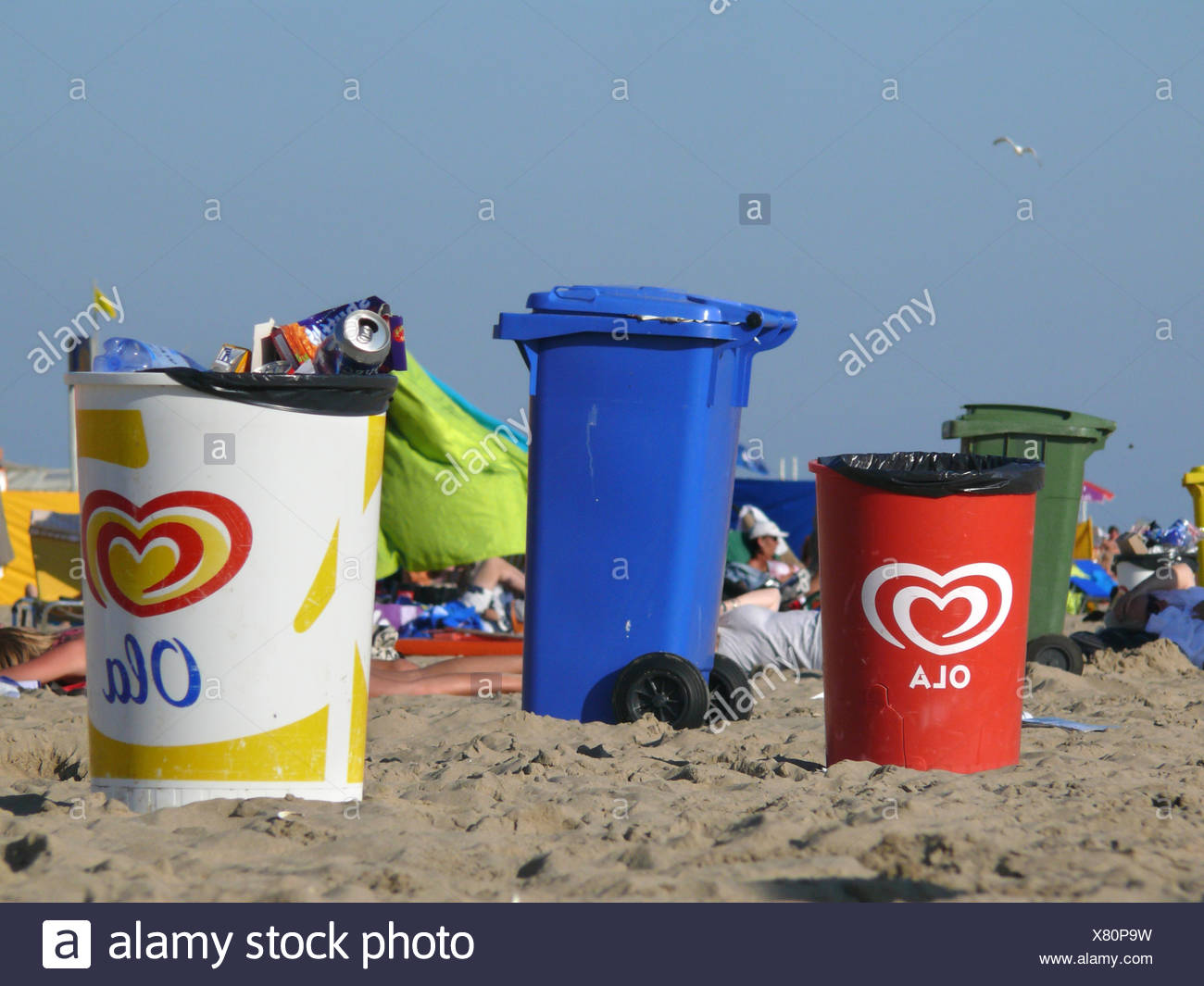 Rubbish Bins Beach Rubbish Bins High Resolution Stock Photography and ...