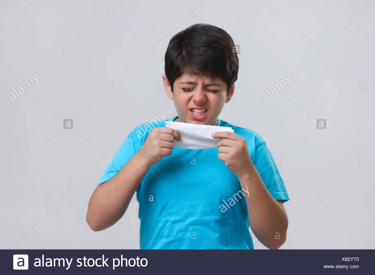 Boy Sneezing Stock Photos & Boy Sneezing Stock Images - Page 3 - Alamy