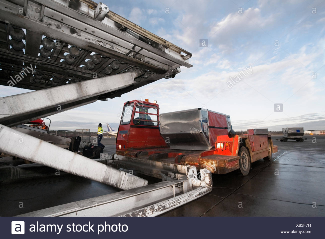 Airport Luggage Truck High Resolution Stock Photography and Images - Alamy