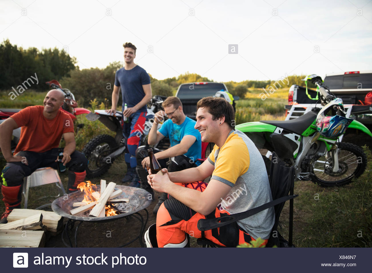 Around A Campfire Stock Photos & Around A Campfire Stock Images - Alamy