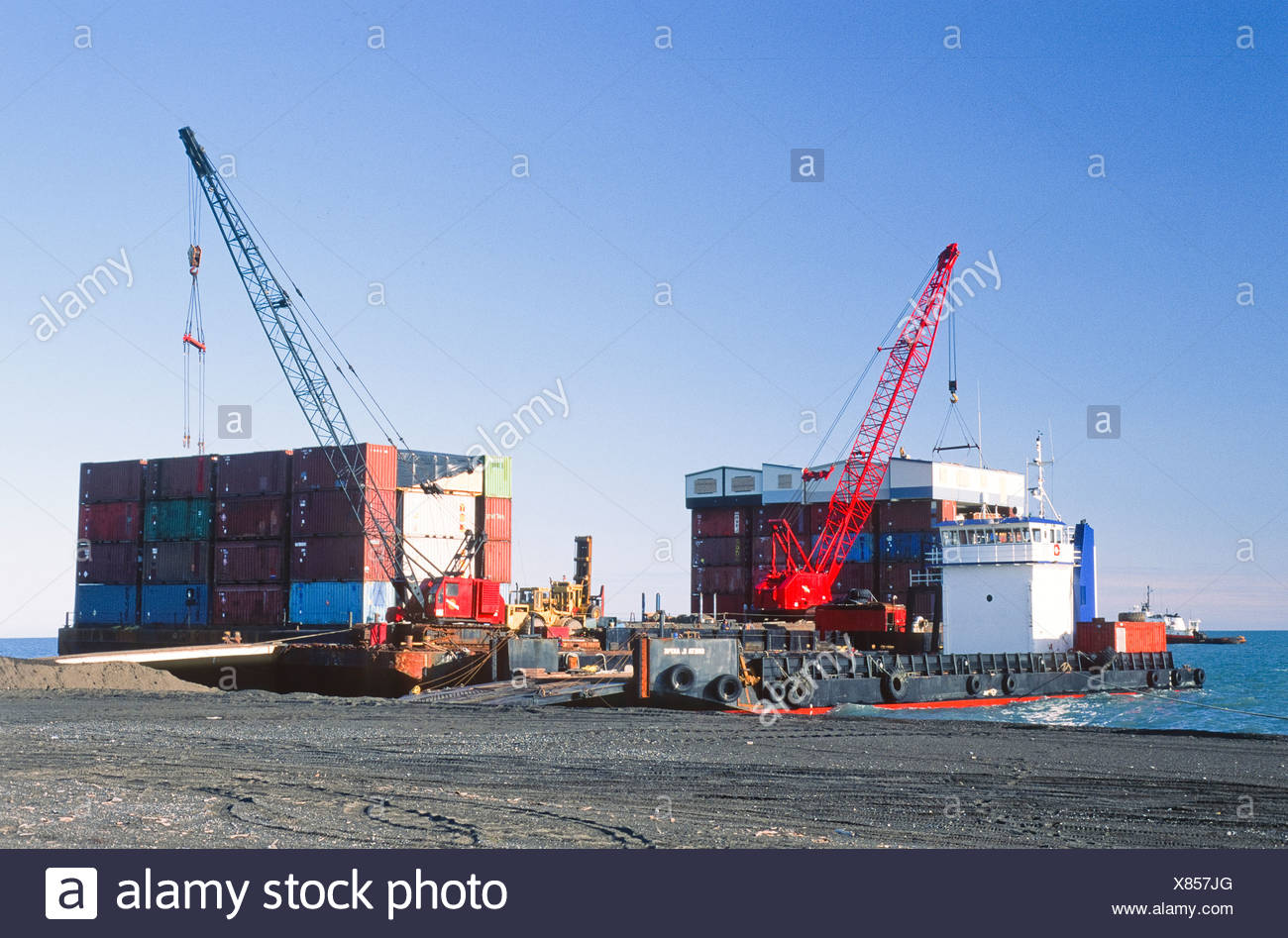 Unloading Barge Stock Photos & Unloading Barge Stock Images - Alamy