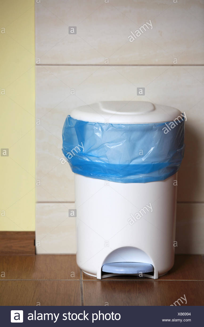 Trashbin High Resolution Stock Photography and Images - Alamy