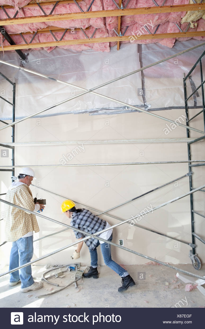 Man Under Scaffold Stock Photos & Man Under Scaffold Stock Images - Alamy