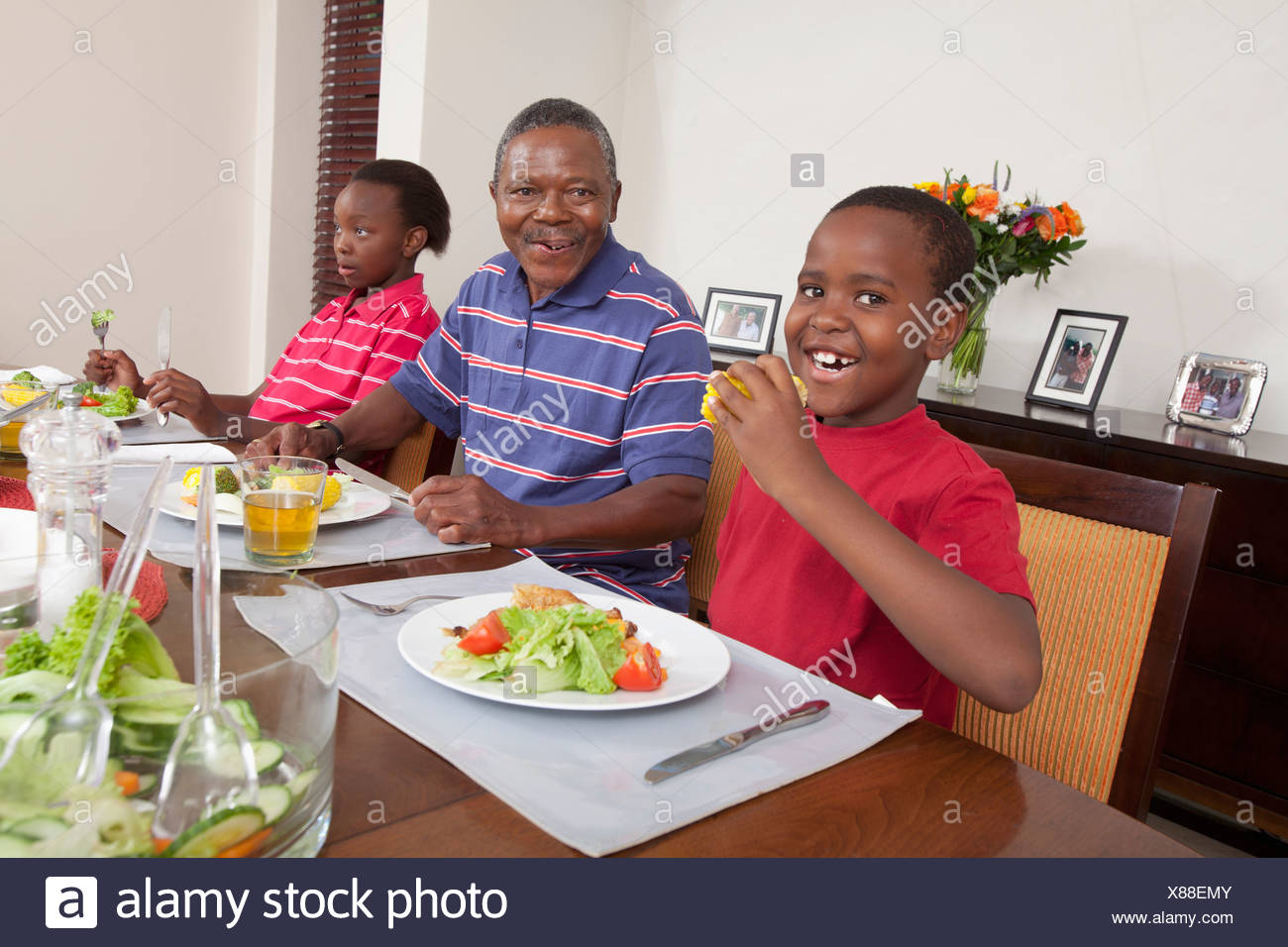 African Family Eating Africa High Resolution Stock Photography and ...